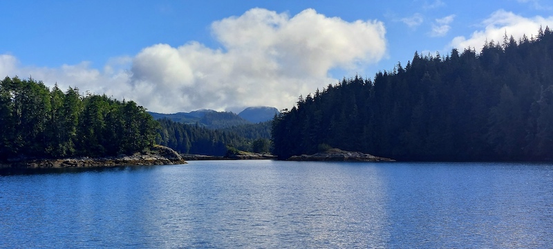 Dockside dining in Lagoon Cove – Braesail – A grand yacht in the Salish Sea